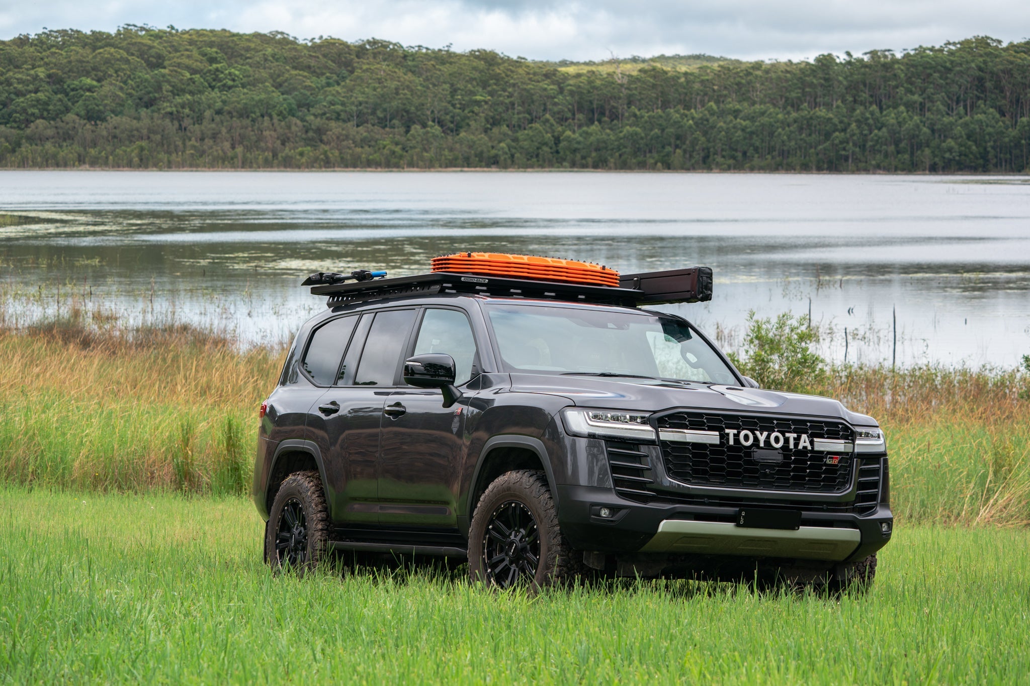 Top Reasons to Choose a Rhino-Rack Roof Tray for Your Toyota Land Crui ...