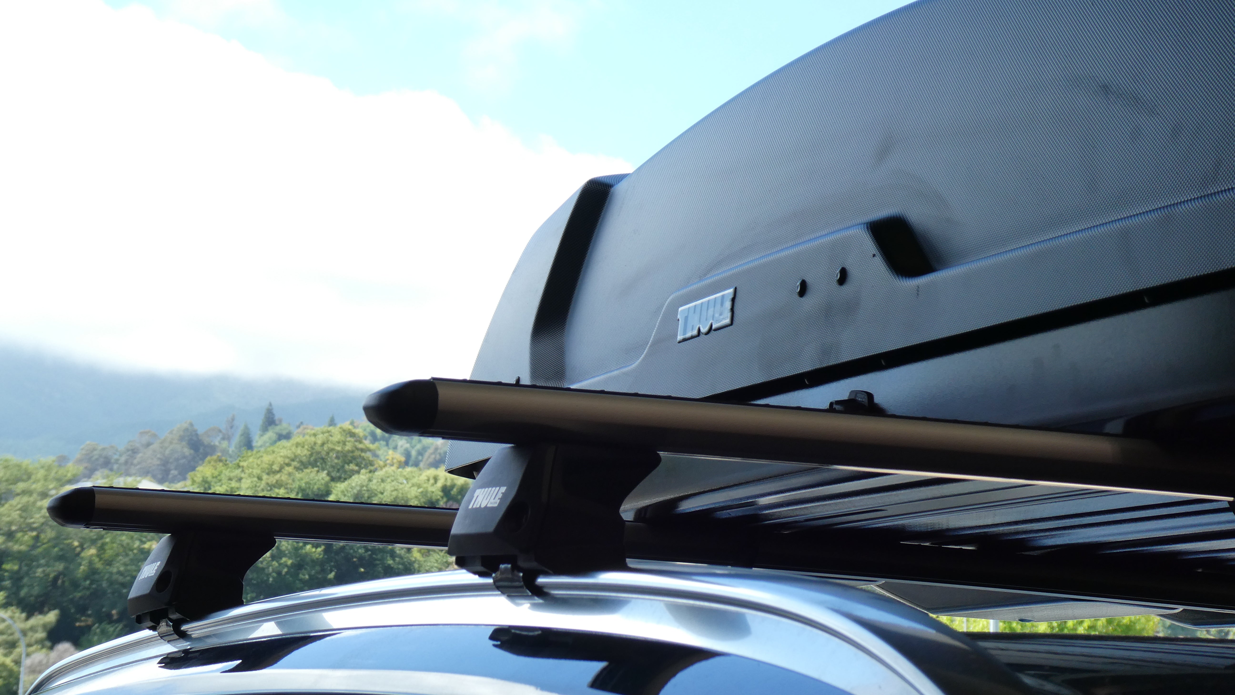 The Highest Rated Thule Roof Racks for the Volvo XC60 | Stoke Equipment Co