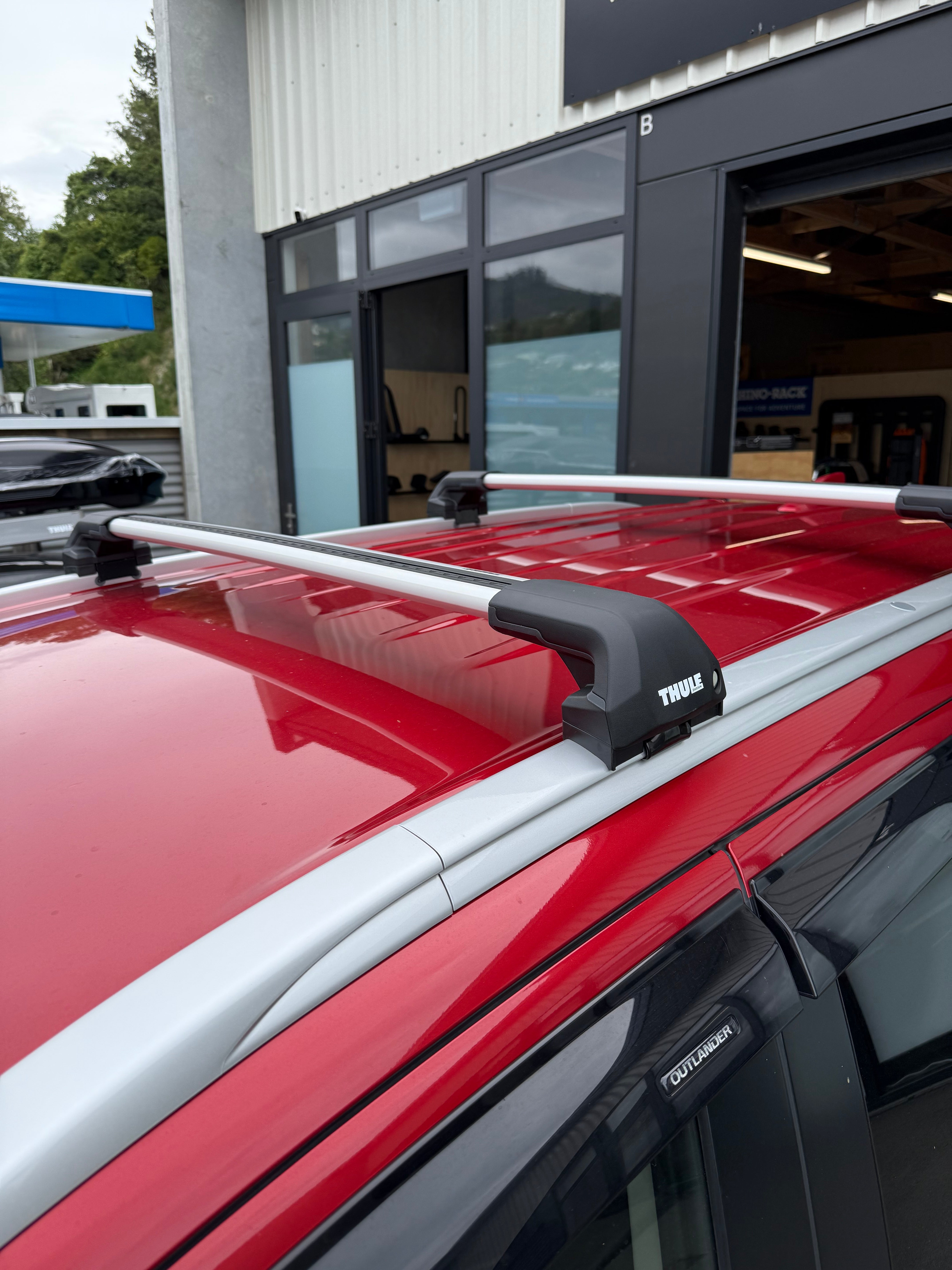 Mitsubishi Outlander Roof Racks NZ | Thule | Stoke Equipment Co